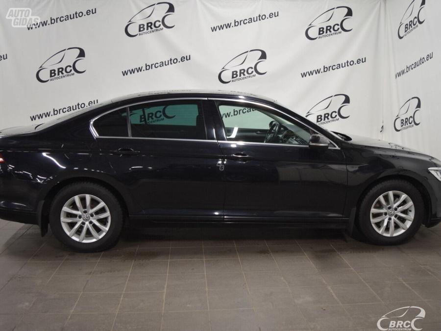 Black Volkswagen Passat 2019 in Riga, with an engine capacity of 1.50 L and mileage of 142 thousand km for 11500 €, photo 24 on AUTOMOTO.COM.LV