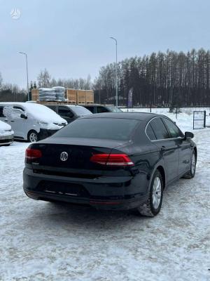 Black Volkswagen Passat 2019 in Vilnius, with an engine capacity of 1.97 L and mileage of 181 thousand km for 14400 €, photo 5 on AUTOMOTO.COM.LV