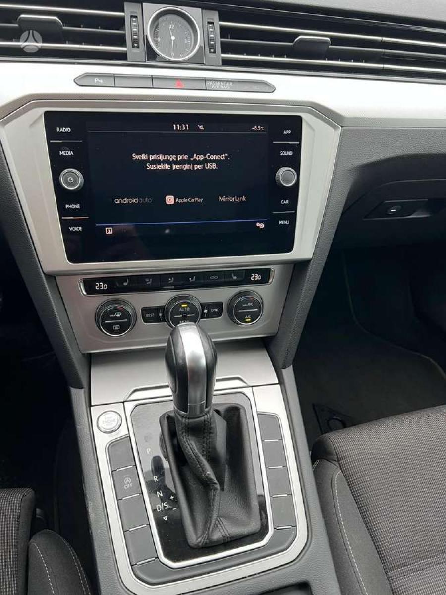 Black Volkswagen Passat 2019 in Vilnius, with an engine capacity of 1.97 L and mileage of 181 thousand km for 14400 €, photo 7 on AUTOMOTO.COM.LV