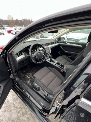 Black Volkswagen Passat 2019 in Vilnius, with an engine capacity of 1.97 L and mileage of 181 thousand km for 14400 €, photo 8 on AUTOMOTO.COM.LV