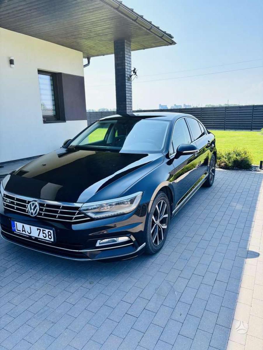 Black Volkswagen Passat 2019 in Klaipeda, with an engine capacity of 1.50 L and mileage of 214 thousand km for 14900 €, photo 3 on AUTOMOTO.COM.LV