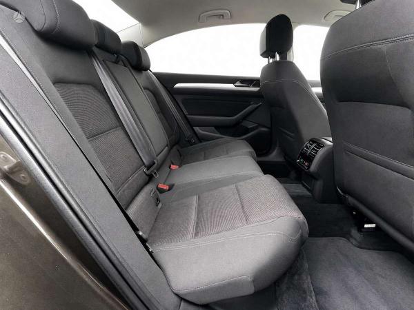 Melns Volkswagen Passat 2019 Kauņa, ar dzinēja tilpumu 1.39 L un nobraukumu 75 tūkst. km par 15500 €, foto 7 vietnē AUTOMOTO.COM.LV