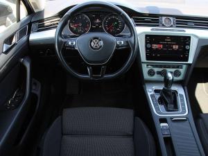 Black Volkswagen Passat 2019 in Vilnius, with an engine capacity of 1.50 L and mileage of 163 thousand km for 13250 €, photo 7 on AUTOMOTO.COM.LV