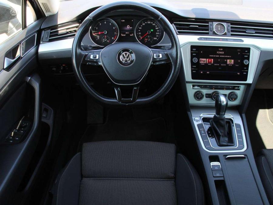 Black Volkswagen Passat 2019 in Vilnius, with an engine capacity of 1.50 L and mileage of 163 thousand km for 13250 €, photo 7 on AUTOMOTO.COM.LV