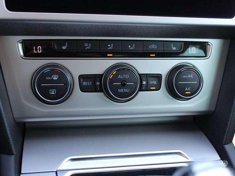 Black Volkswagen Passat 2019 in Vilnius, with an engine capacity of 1.50 L and mileage of 163 thousand km for 13250 €, photo 12 on AUTOMOTO.COM.LV