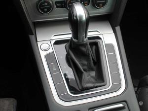 Black Volkswagen Passat 2019 in Vilnius, with an engine capacity of 1.50 L and mileage of 163 thousand km for 13250 €, photo 13 on AUTOMOTO.COM.LV