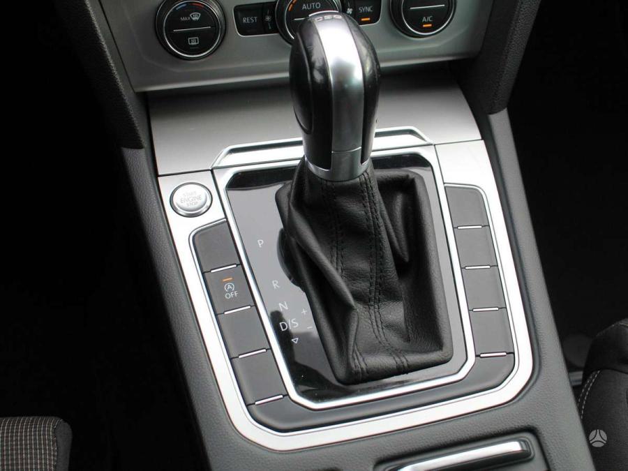 Black Volkswagen Passat 2019 in Vilnius, with an engine capacity of 1.50 L and mileage of 163 thousand km for 13250 €, photo 13 on AUTOMOTO.COM.LV