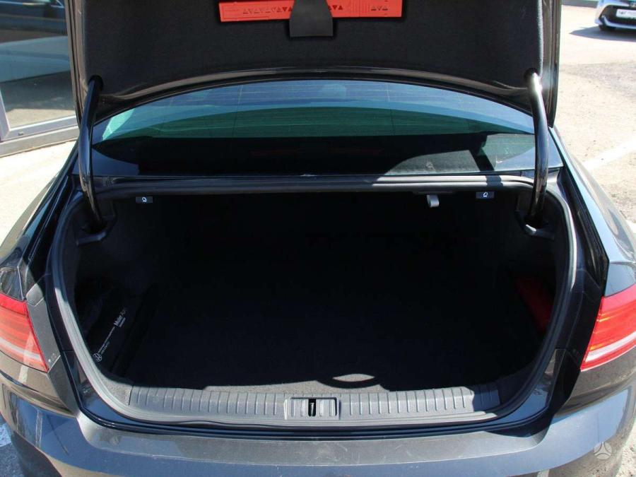 Black Volkswagen Passat 2019 in Vilnius, with an engine capacity of 1.50 L and mileage of 163 thousand km for 13250 €, photo 19 on AUTOMOTO.COM.LV