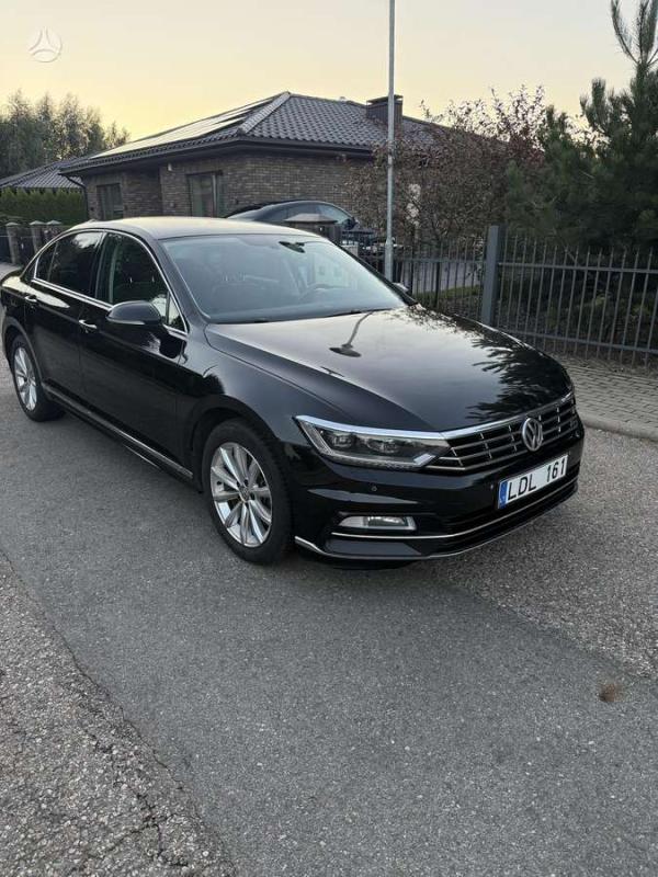 Volkswagen Passat 2019 in Kaunas on AUTOMOTO.COM.LV Black Volkswagen Passat 2019 in Kaunas, with an engine capacity of 1.97 L and mileage of 250 thousand km for 13200 €, photo 4 on AUTOMOTO.COM.LV