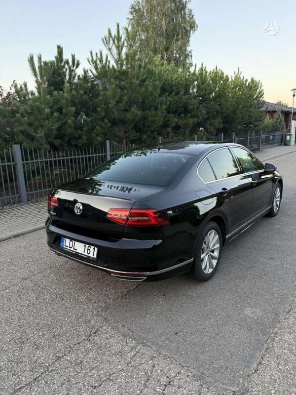 Volkswagen Passat 2019 in Kaunas on AUTOMOTO.COM.LV Black Volkswagen Passat 2019 in Kaunas, with an engine capacity of 1.97 L and mileage of 250 thousand km for 13200 €, photo 5 on AUTOMOTO.COM.LV