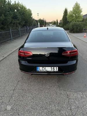 Black Volkswagen Passat 2019 in Kaunas, with an engine capacity of 1.97 L and mileage of 250 thousand km for 13200 €, photo 6 on AUTOMOTO.COM.LV