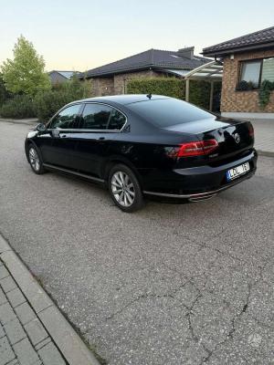 Black Volkswagen Passat 2019 in Kaunas, with an engine capacity of 1.97 L and mileage of 250 thousand km for 13200 €, photo 7 on AUTOMOTO.COM.LV