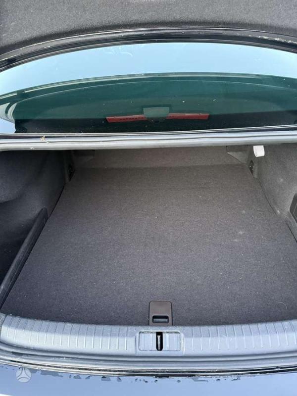 Volkswagen Passat 2019 in Kaunas on AUTOMOTO.COM.LV Black Volkswagen Passat 2019 in Kaunas, with an engine capacity of 1.97 L and mileage of 250 thousand km for 13200 €, photo 10 on AUTOMOTO.COM.LV