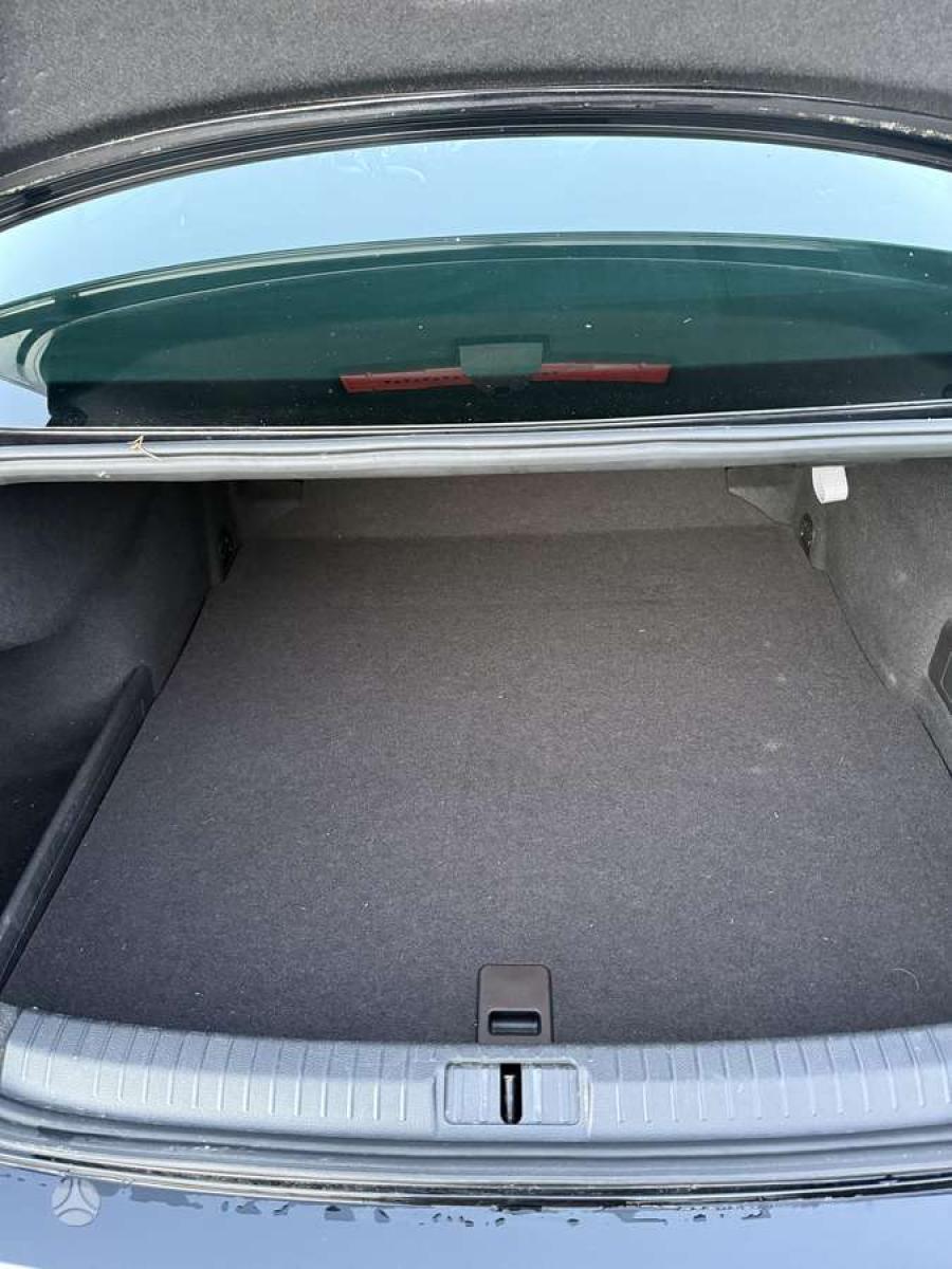 Black Volkswagen Passat 2019 in Kaunas, with an engine capacity of 1.97 L and mileage of 250 thousand km for 13200 €, photo 10 on AUTOMOTO.COM.LV