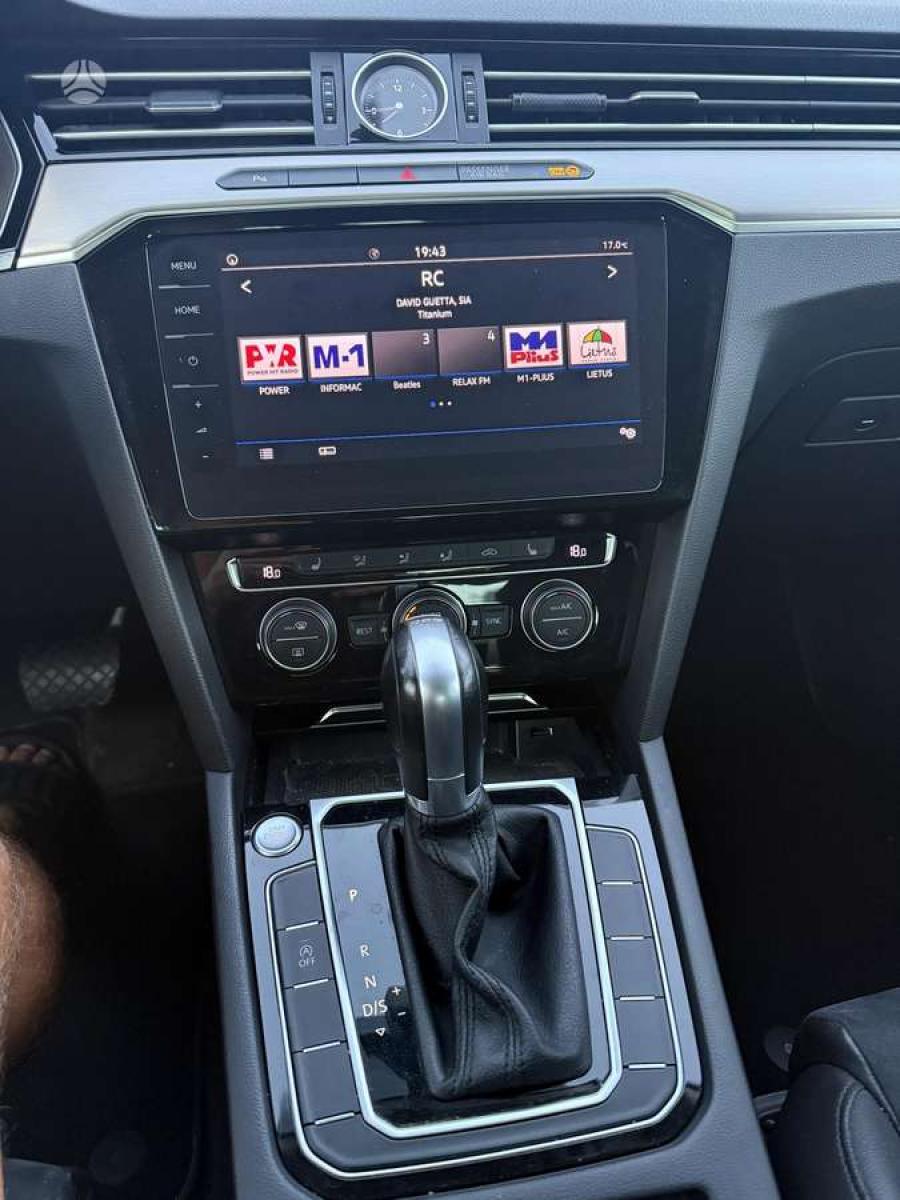 Black Volkswagen Passat 2019 in Kaunas, with an engine capacity of 1.97 L and mileage of 250 thousand km for 13200 €, photo 12 on AUTOMOTO.COM.LV