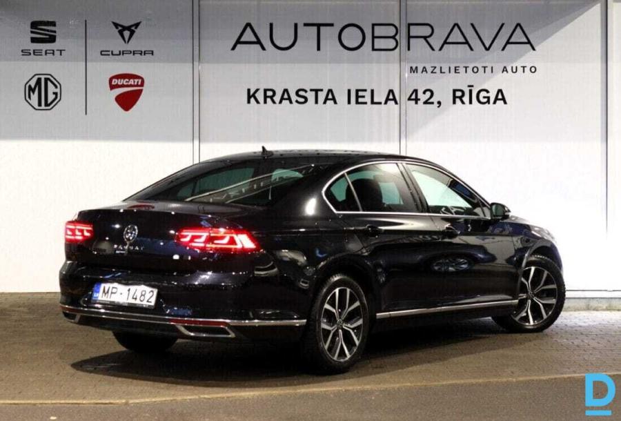 Black Volkswagen Passat 2020 in Riga, with an engine capacity of 1.50 L and mileage of 104 thousand km for 18599 €, photo 2 on AUTOMOTO.COM.LV