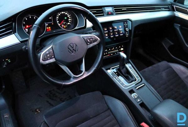 Black Volkswagen Passat 2020 in Riga, with an engine capacity of 1.50 L and mileage of 104 thousand km for 18599 €, photo 3 on AUTOMOTO.COM.LV