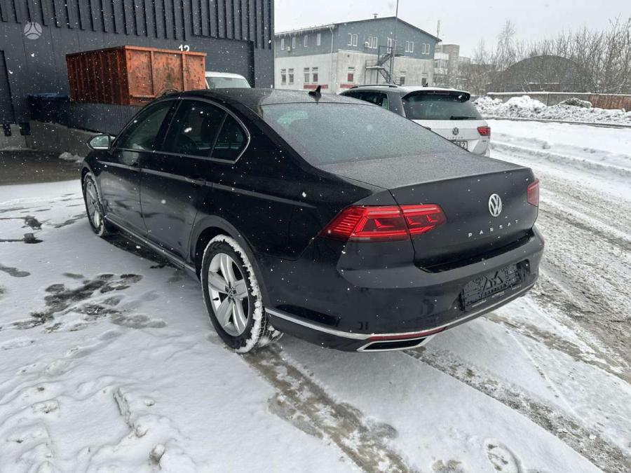 Black Volkswagen Passat 2020 in Vilnius, with an engine capacity of 1.97 L and mileage of 86 thousand km for 21500 €, photo 4 on AUTOMOTO.COM.LV