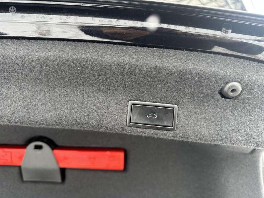 Black Volkswagen Passat 2020 in Vilnius, with an engine capacity of 1.97 L and mileage of 86 thousand km for 21500 €, photo 13 on AUTOMOTO.COM.LV