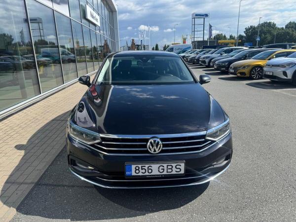 Black Volkswagen Passat 2020 in Peetri, with an engine capacity of 1.50 L and mileage of 137 thousand km for 16700 €, photo 2 on AUTOMOTO.COM.LV