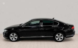 Black Volkswagen Passat 2020 in Kaunas, with an engine capacity of 1.97 L and mileage of 129 thousand km for 18900 €, photo 3 on AUTOMOTO.COM.LV