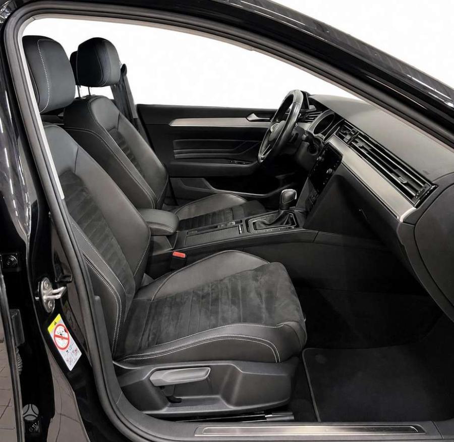 Black Volkswagen Passat 2020 in Kaunas, with an engine capacity of 1.97 L and mileage of 129 thousand km for 18900 €, photo 8 on AUTOMOTO.COM.LV