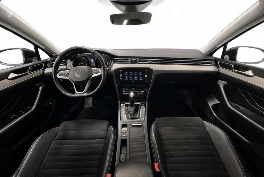 Black Volkswagen Passat 2020 in Kaunas, with an engine capacity of 1.97 L and mileage of 129 thousand km for 18900 €, photo 13 on AUTOMOTO.COM.LV