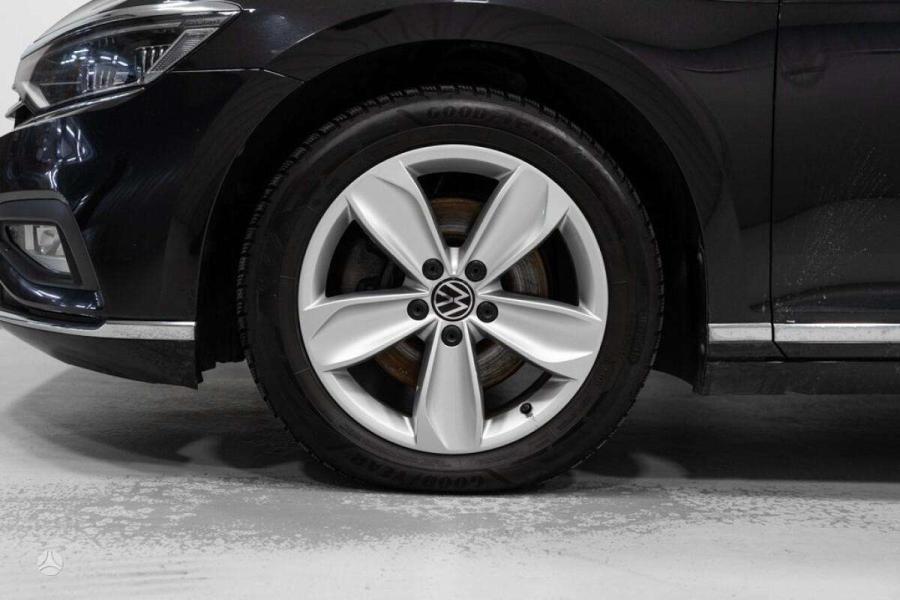 Melns Volkswagen Passat 2020 Viļņa, ar dzinēja tilpumu 1.50 L un nobraukumu 141 tūkst. km par 18600 €, foto 22 vietnē AUTOMOTO.COM.LV