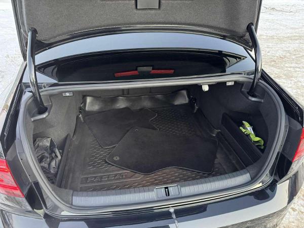 Black Volkswagen Passat 2021 in Vilnius, with an engine capacity of 1.97 L and mileage of 61 thousand km for 25500 €, photo 11 on AUTOMOTO.COM.LV