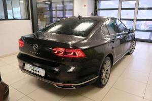 Black Volkswagen Passat 2021 in Vilnius, with an engine capacity of 1.97 L and mileage of 36 thousand km for 24700 €, photo 2 on AUTOMOTO.COM.LV