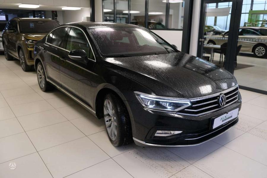 Black Volkswagen Passat 2021 in Vilnius, with an engine capacity of 1.97 L and mileage of 36 thousand km for 24700 €, photo 3 on AUTOMOTO.COM.LV