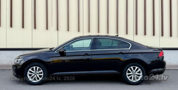 Black Volkswagen Passat 2021 in Tallinn, with an engine capacity of 1.50 L and mileage of 97 thousand km for 17990 €, photo 3 on AUTOMOTO.COM.LV