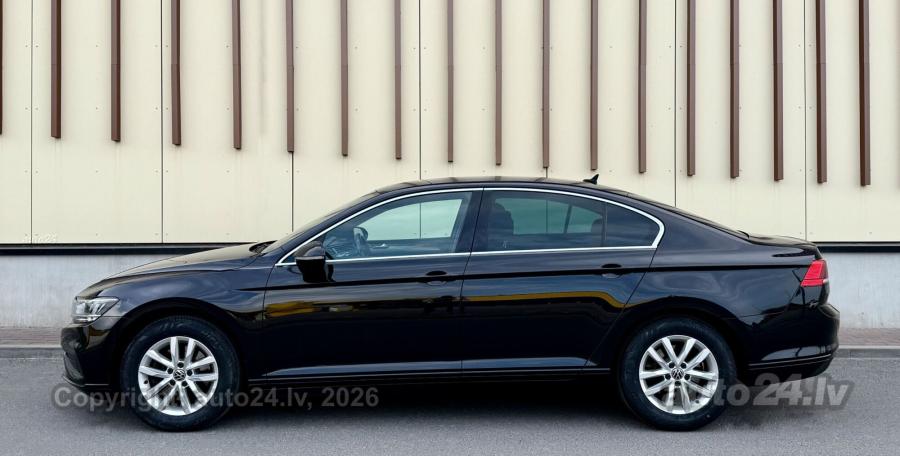 Black Volkswagen Passat 2021 in Tallinn, with an engine capacity of 1.50 L and mileage of 97 thousand km for 17990 €, photo 4 on AUTOMOTO.COM.LV