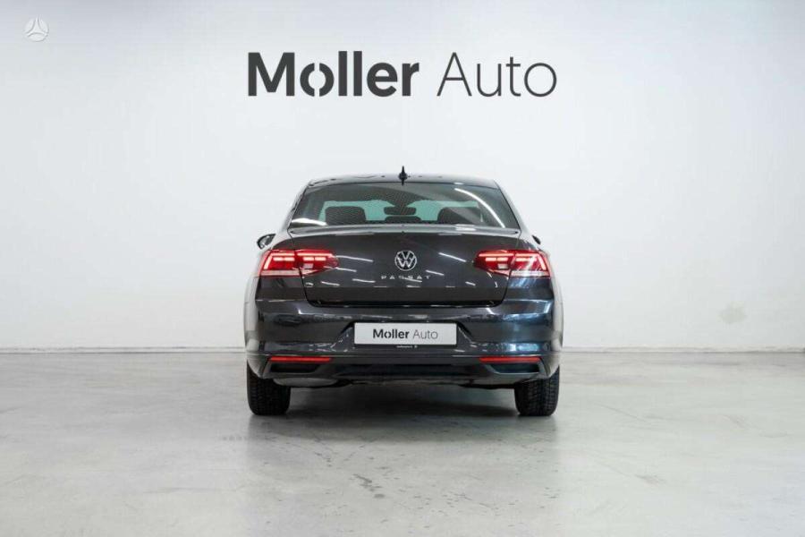 Black Volkswagen Passat 2021 in Vilnius, with an engine capacity of 1.50 L and mileage of 97 thousand km for 16600 €, photo 7 on AUTOMOTO.COM.LV