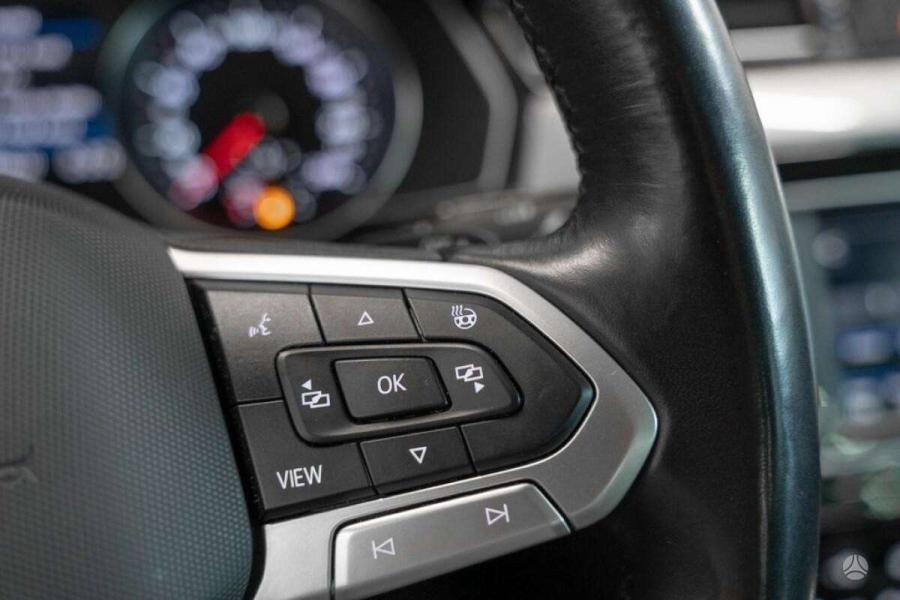 Black Volkswagen Passat 2021 in Vilnius, with an engine capacity of 1.50 L and mileage of 97 thousand km for 16600 €, photo 12 on AUTOMOTO.COM.LV