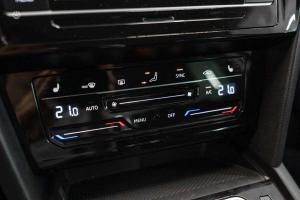 Black Volkswagen Passat 2021 in Vilnius, with an engine capacity of 1.50 L and mileage of 97 thousand km for 16600 €, photo 17 on AUTOMOTO.COM.LV