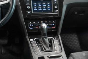Black Volkswagen Passat 2021 in Vilnius, with an engine capacity of 1.50 L and mileage of 97 thousand km for 16600 €, photo 18 on AUTOMOTO.COM.LV