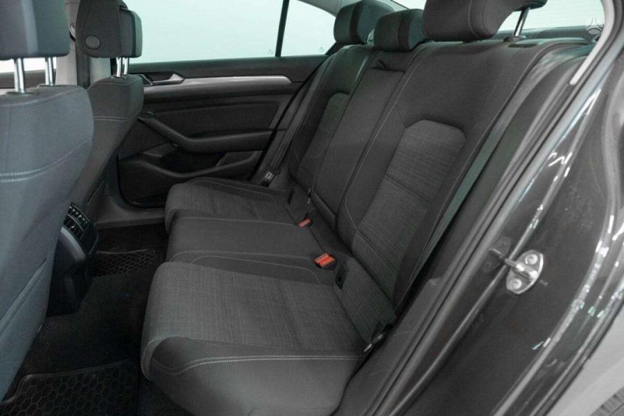 Black Volkswagen Passat 2021 in Vilnius, with an engine capacity of 1.50 L and mileage of 97 thousand km for 16600 €, photo 19 on AUTOMOTO.COM.LV