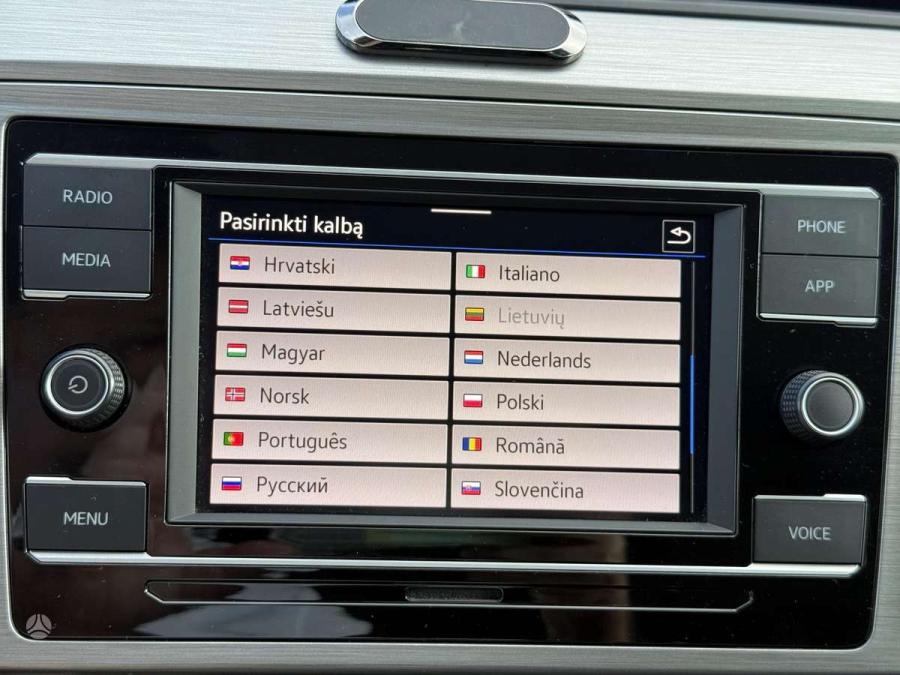 Black Volkswagen Passat 2021 in Vilnius, with an engine capacity of 1.50 L and mileage of 184 thousand km for 13499 €, photo 21 on AUTOMOTO.COM.LV