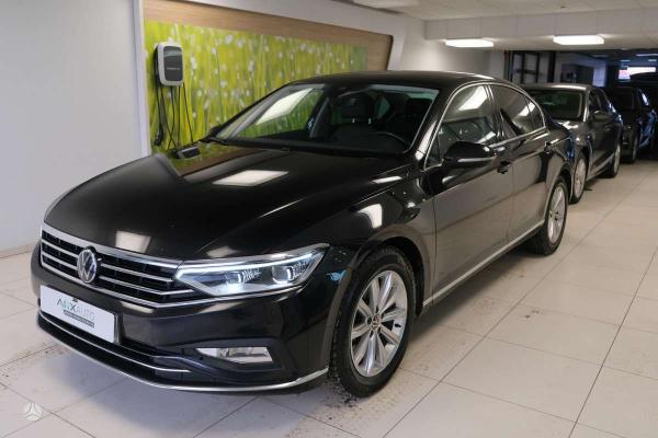 Black Volkswagen Passat 2022 in Vilnius, with an engine capacity of 1.50 L and mileage of 126 thousand km for 20200 €, photo 1 on AUTOMOTO.COM.LV