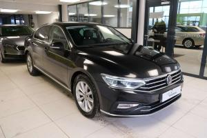 Black Volkswagen Passat 2022 in Vilnius, with an engine capacity of 1.50 L and mileage of 126 thousand km for 20200 €, photo 3 on AUTOMOTO.COM.LV