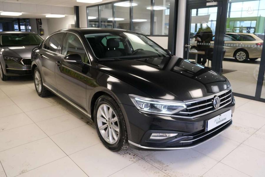 Black Volkswagen Passat 2022 in Vilnius, with an engine capacity of 1.50 L and mileage of 126 thousand km for 20200 €, photo 3 on AUTOMOTO.COM.LV