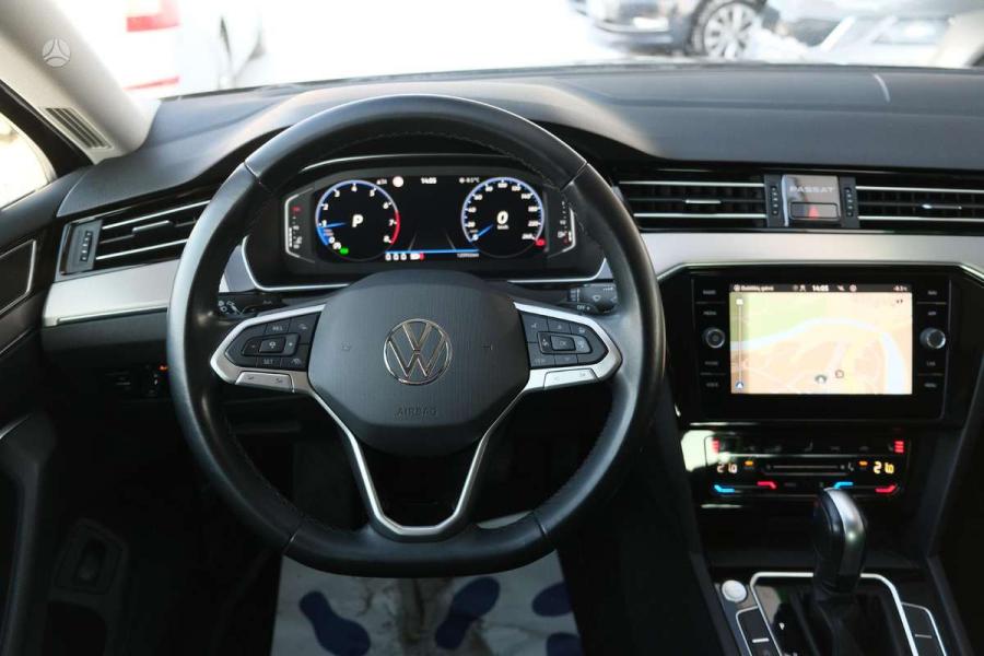 Black Volkswagen Passat 2022 in Vilnius, with an engine capacity of 1.50 L and mileage of 126 thousand km for 20200 €, photo 5 on AUTOMOTO.COM.LV