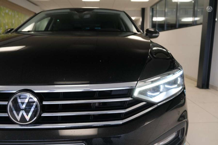 Black Volkswagen Passat 2022 in Vilnius, with an engine capacity of 1.50 L and mileage of 126 thousand km for 20200 €, photo 33 on AUTOMOTO.COM.LV