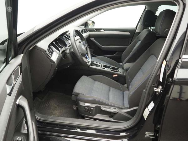 Black Volkswagen Passat 2022 in Vilnius, with an engine capacity of 1.40 L and mileage of 69 thousand km for 19950 €, photo 8 on AUTOMOTO.COM.LV