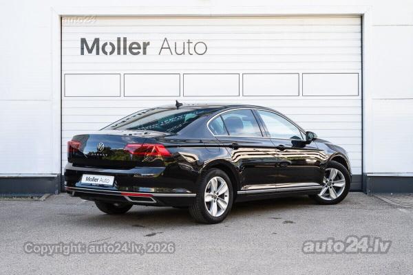 Black Volkswagen Passat 2022 in Riga, with an engine capacity of 1.50 L and mileage of 103 thousand km for 19984 €, photo 3 on AUTOMOTO.COM.LV