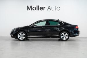 Black Volkswagen Passat 2022 in Vilnius, with an engine capacity of 2.00 L and mileage of 128 thousand km for 23500 €, photo 3 on AUTOMOTO.COM.LV
