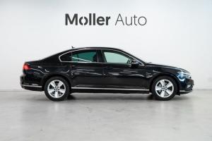 Black Volkswagen Passat 2022 in Vilnius, with an engine capacity of 2.00 L and mileage of 128 thousand km for 23500 €, photo 5 on AUTOMOTO.COM.LV