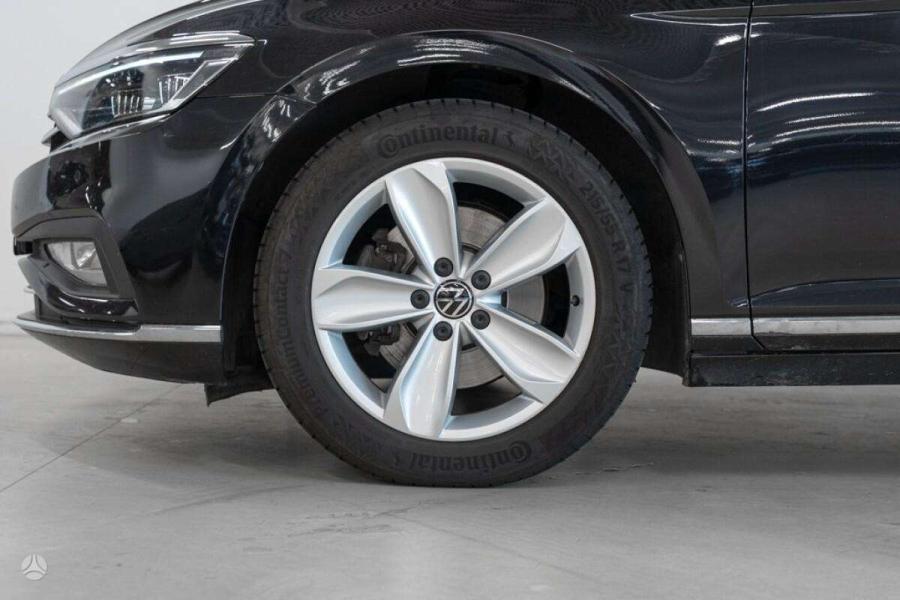 Melns Volkswagen Passat 2022 Viļņa, ar dzinēja tilpumu 2.00 L un nobraukumu 128 tūkst. km par 23500 €, foto 25 vietnē AUTOMOTO.COM.LV