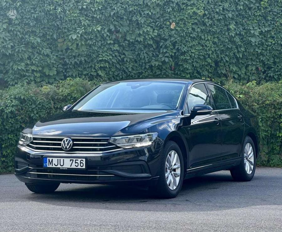Black Volkswagen Passat 2022 in Vilnius, with an engine capacity of 1.50 L and mileage of 63 thousand km for 19900 €, photo 1 on AUTOMOTO.COM.LV